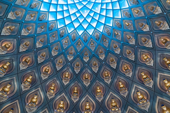 Solutions | Color Kinetics